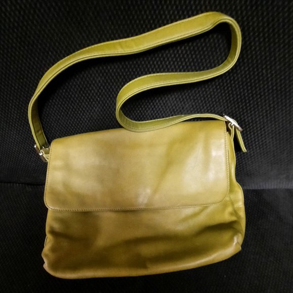 Apostrophe | Bags | Price Drop Apostrophe Green Purse Medium Length ...